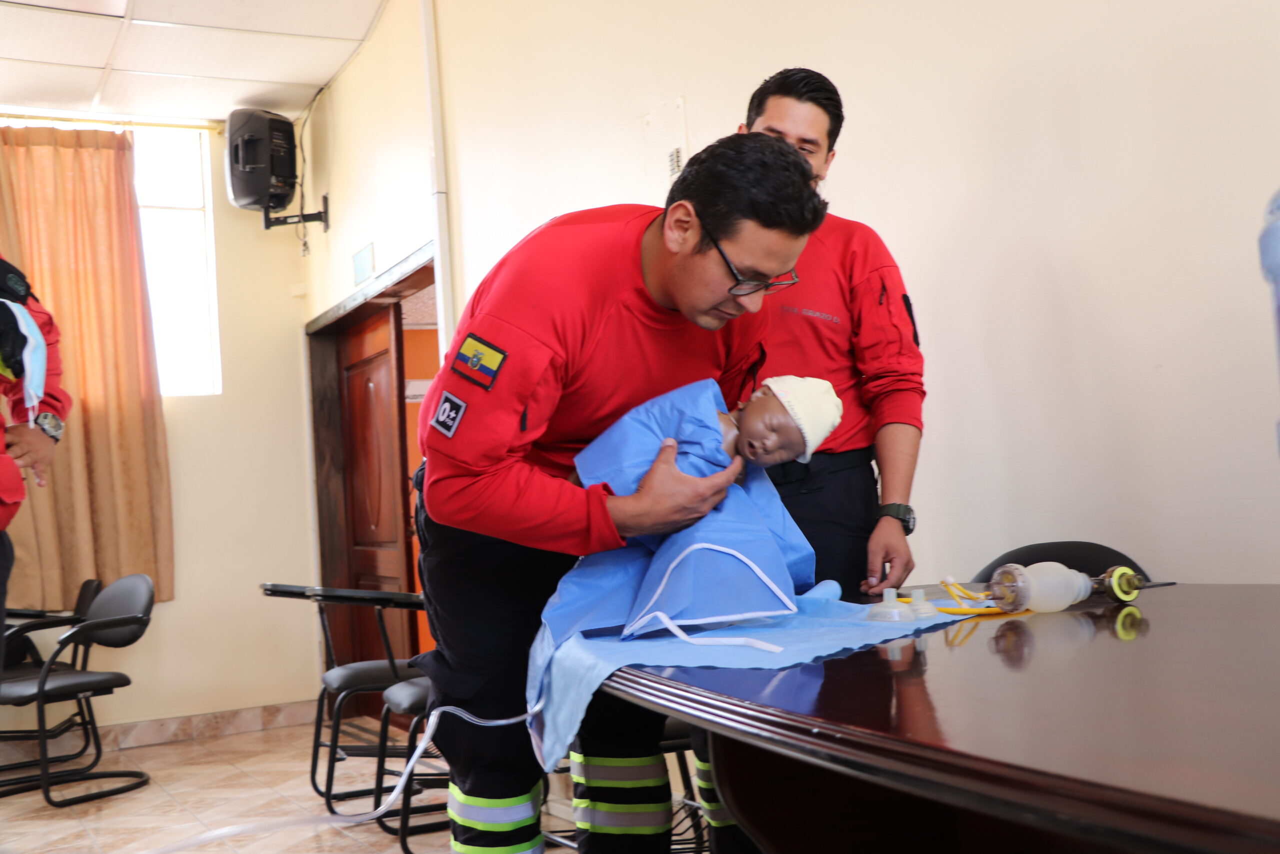 Paramédicos del C.B.I se capacitan en atención de emergencias gineco ... Paramédicos del C.B.I se capacitan en atención de emergencias gineco ...